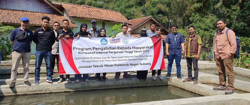 POLSUB Berikan Alat Pakan Ikan Otomatis Berbasis Solar Cell untuk ...